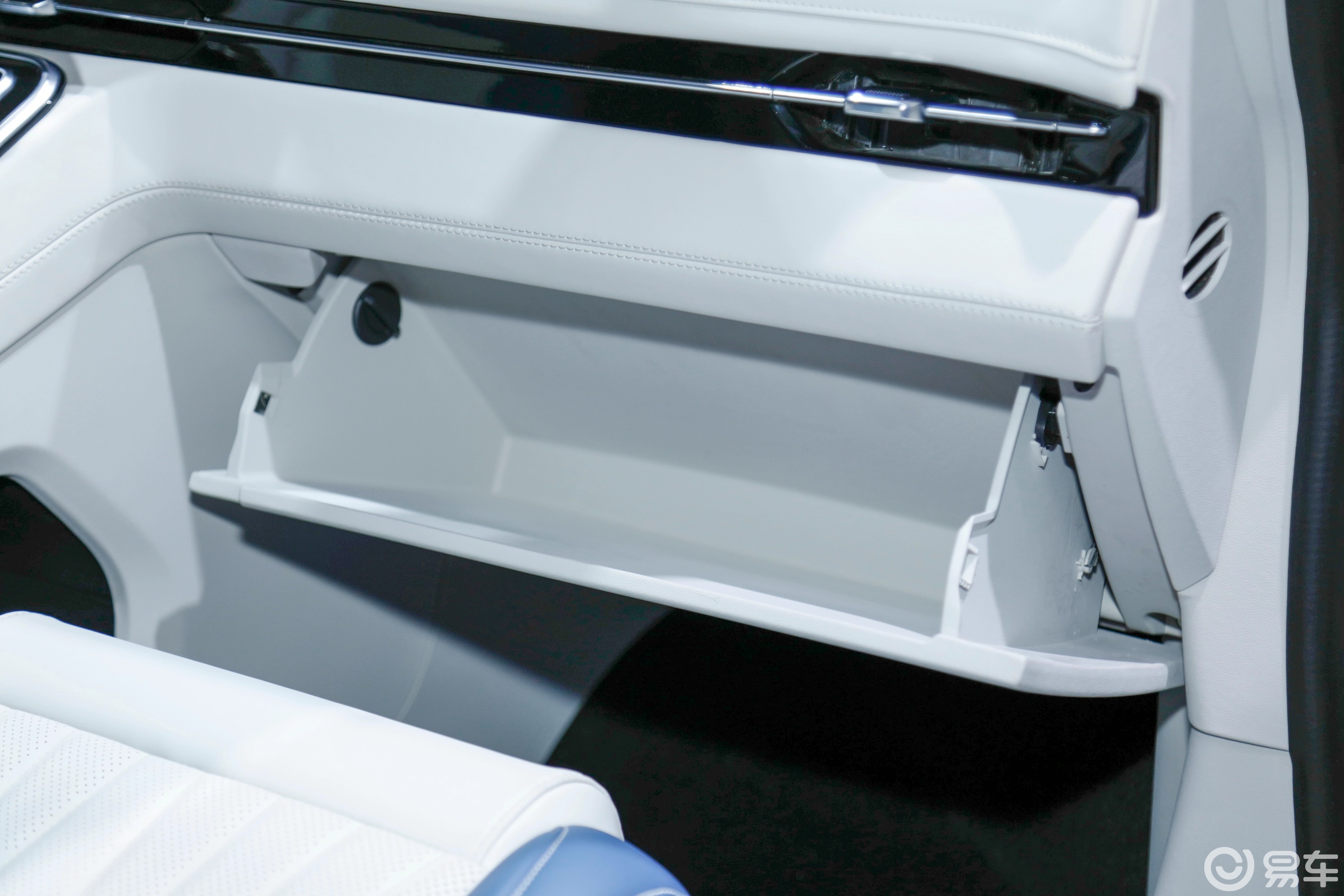 【瑞风RF8 PHEV智聆版 1.5T 150km 旗舰型内饰图片-汽车图片大全】-易车