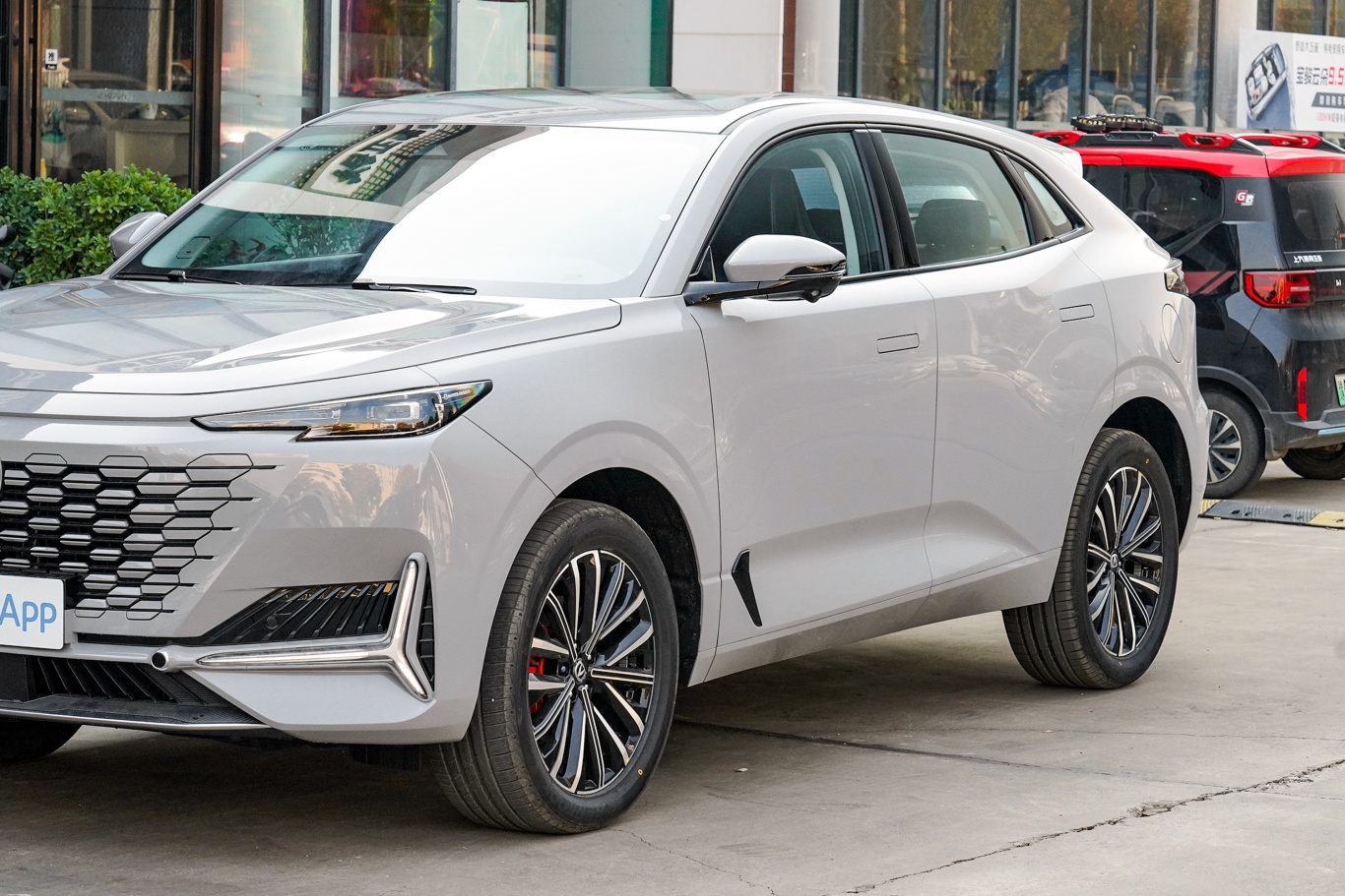 【长安UNI-K2.0T 四驱悦享型外观细节图片-汽车图片大全】-易车