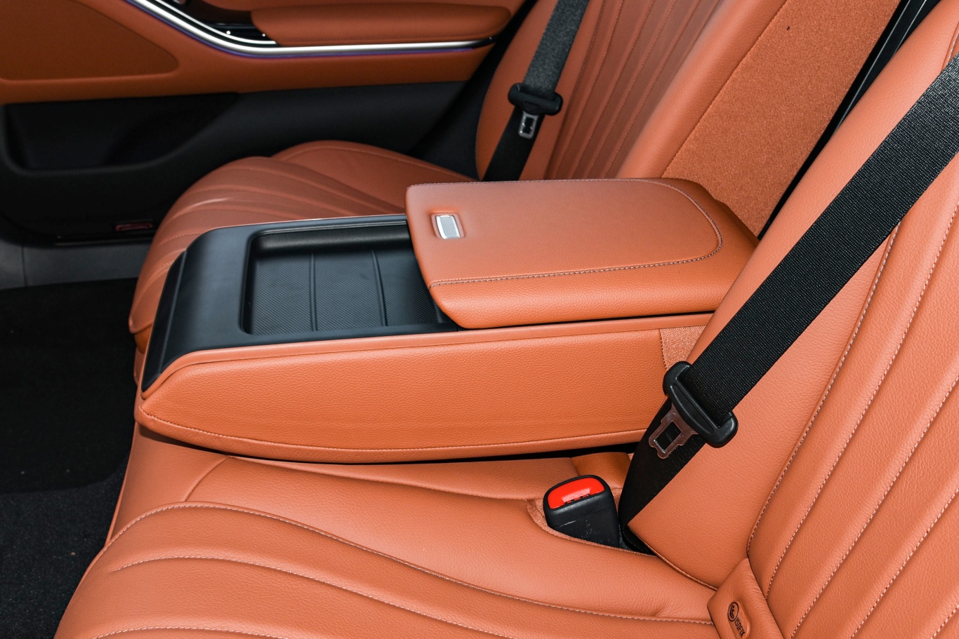 【奔驰S级S 400 L 商务型后排中央扶手图片-汽车图片大全】-易车