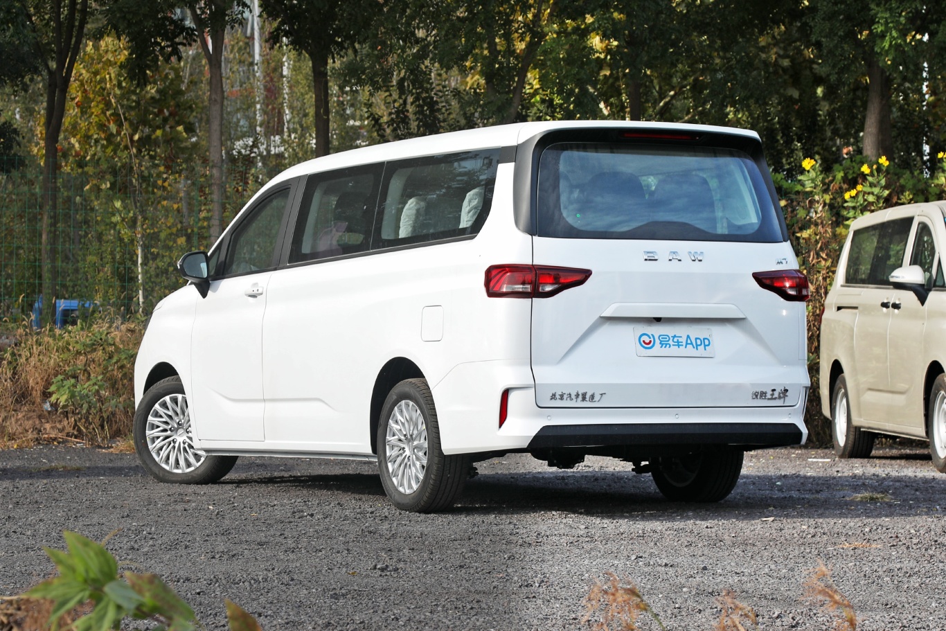 【锐胜王牌M72.0L 自动长轴创享型 9座侧后45度车头向左水平图片-汽车图片大全】-易车