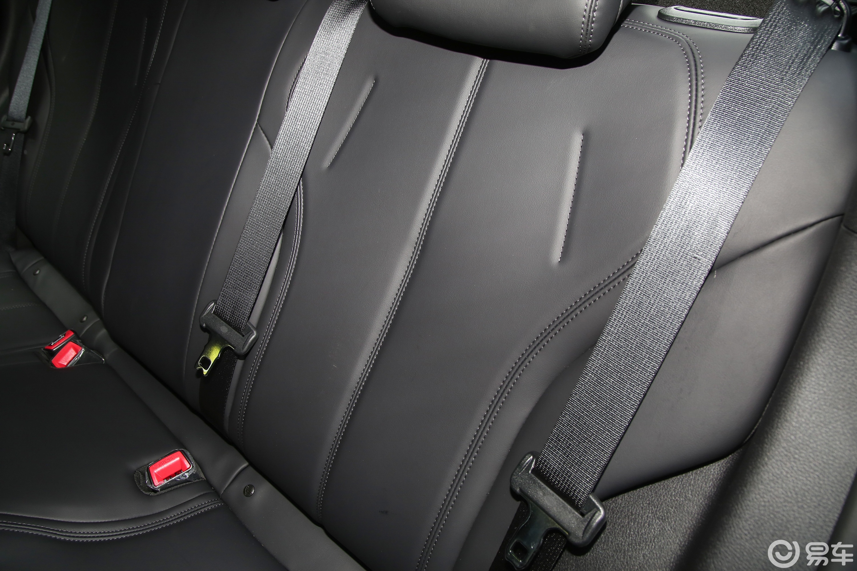 【秦PLUS新能源EV 510km 出行版后排空间图片-汽车图片大全】-易车