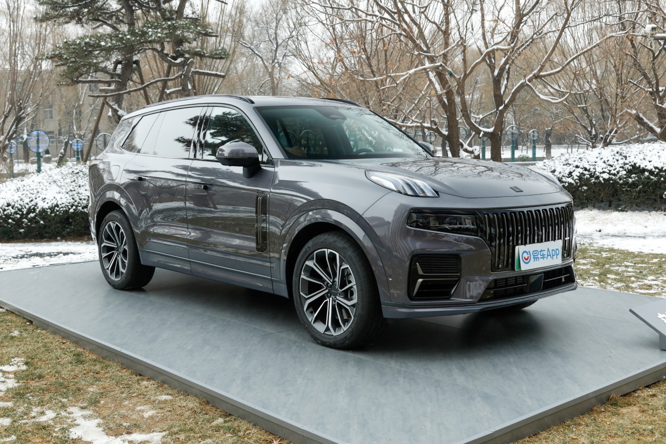 【领克09 EM-PEM-P 2.0T 190km Ultra 6座侧前45度车头向右水平图片-汽车图片大全】-易车