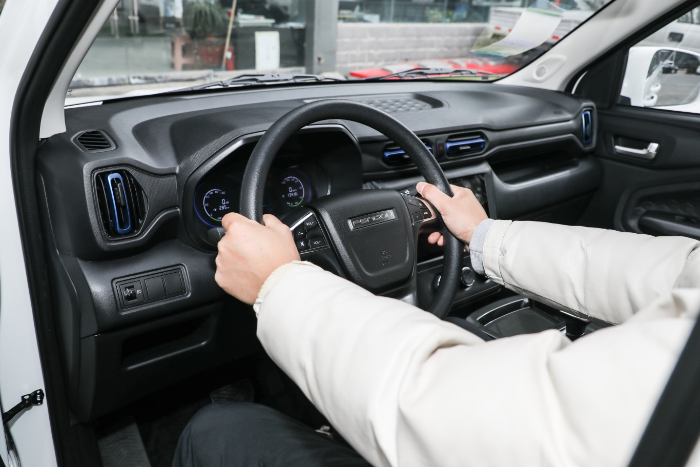 【风光E380改款 350km 营运版舒适型 8座主驾驶位图片-汽车图片大全】-易车