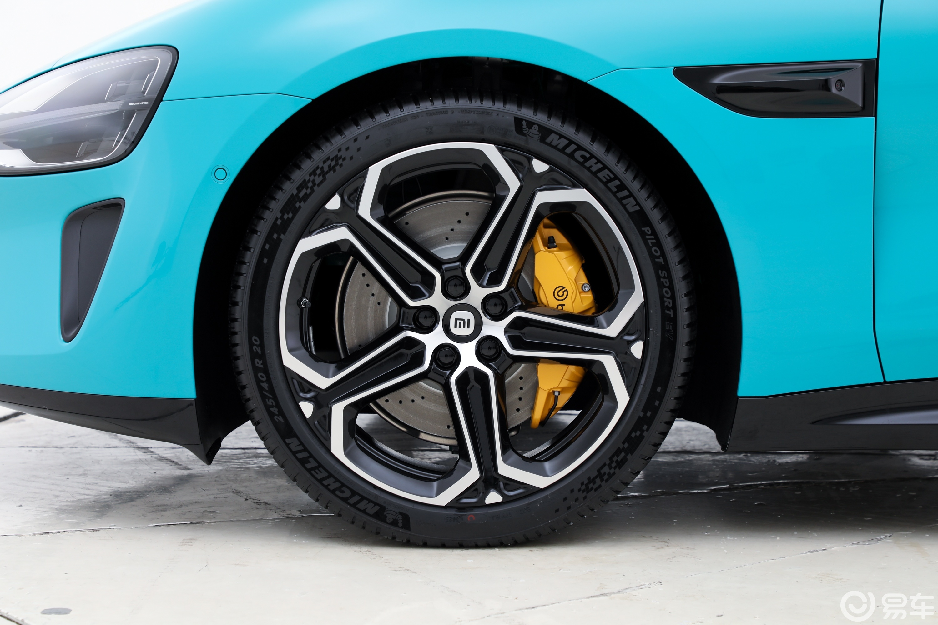 【小米SU7800km 四驱Max版前轮毂造型图片-汽车图片大全】-易车