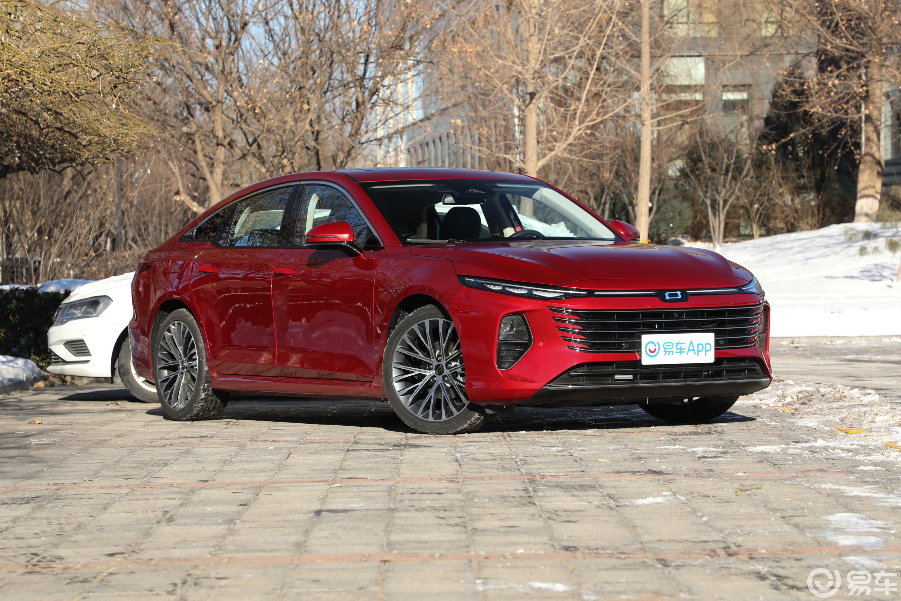 【奔腾B70第四代 2.0T 领航版侧前45度车头向右水平图片-汽车图片大全】-易车