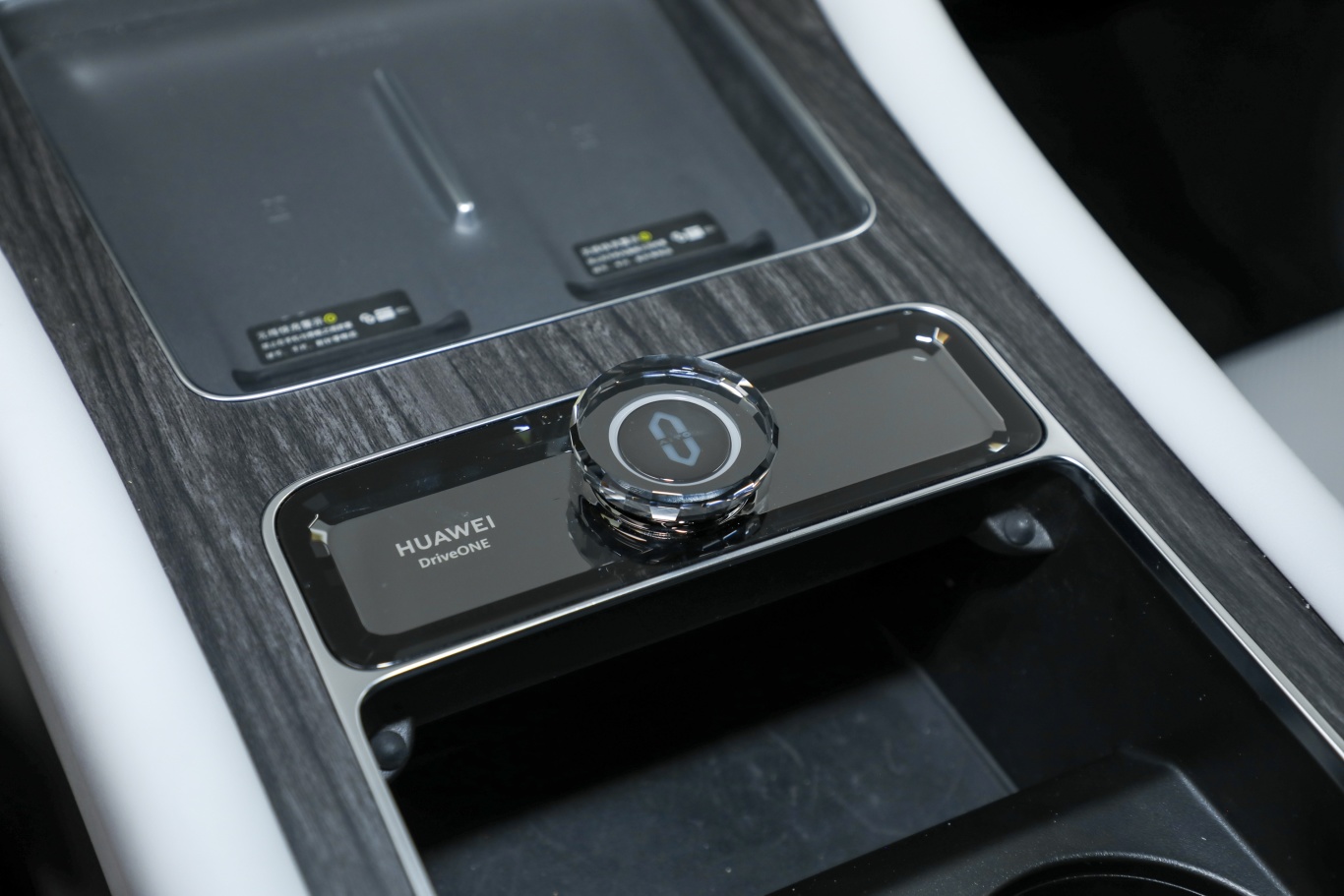 【问界M9纯电版 630km Ultra 6座中控图片-汽车图片大全】-易车