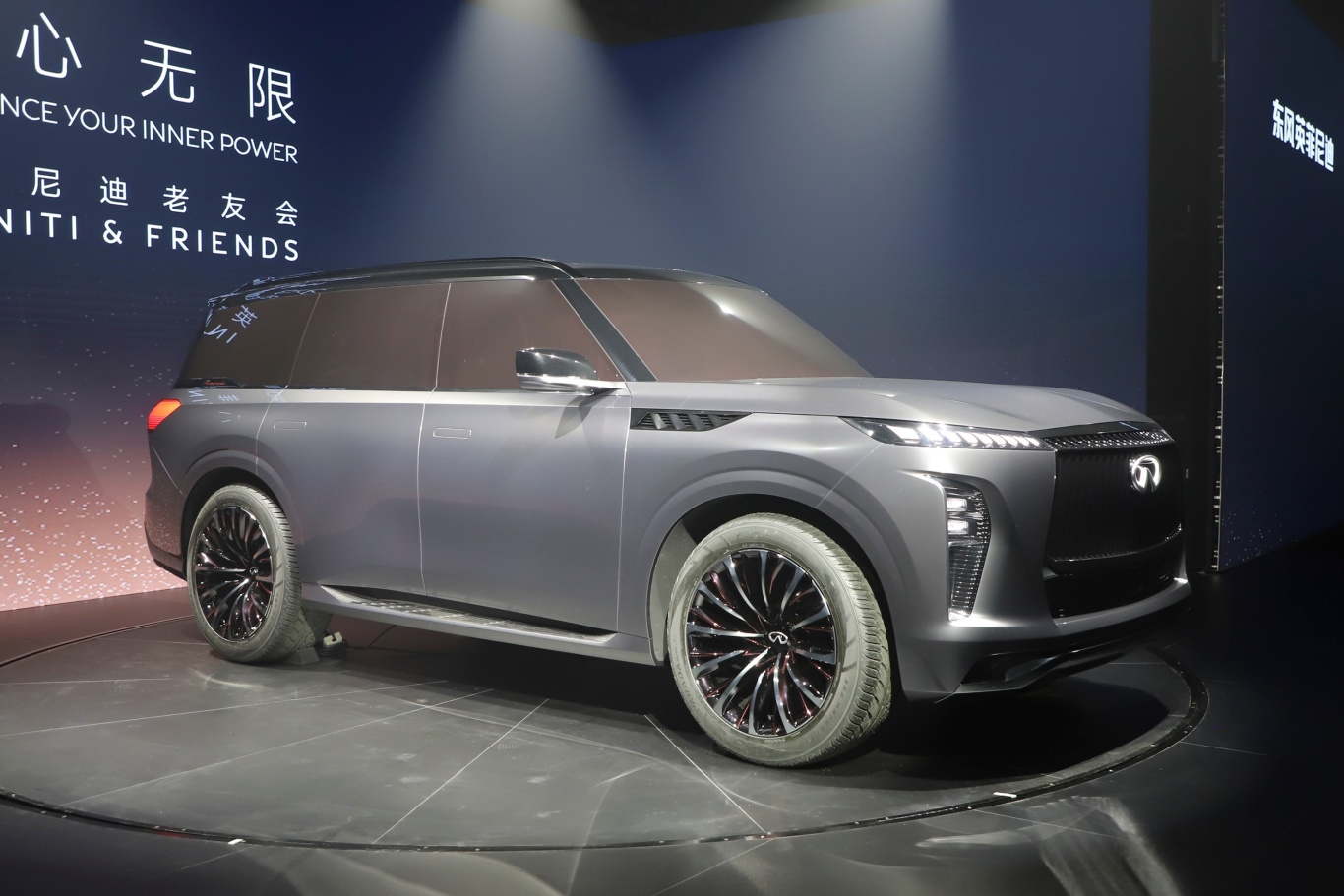 【QX Monograph基本型侧前45度车头向右水平图片-汽车图片大全】-易车