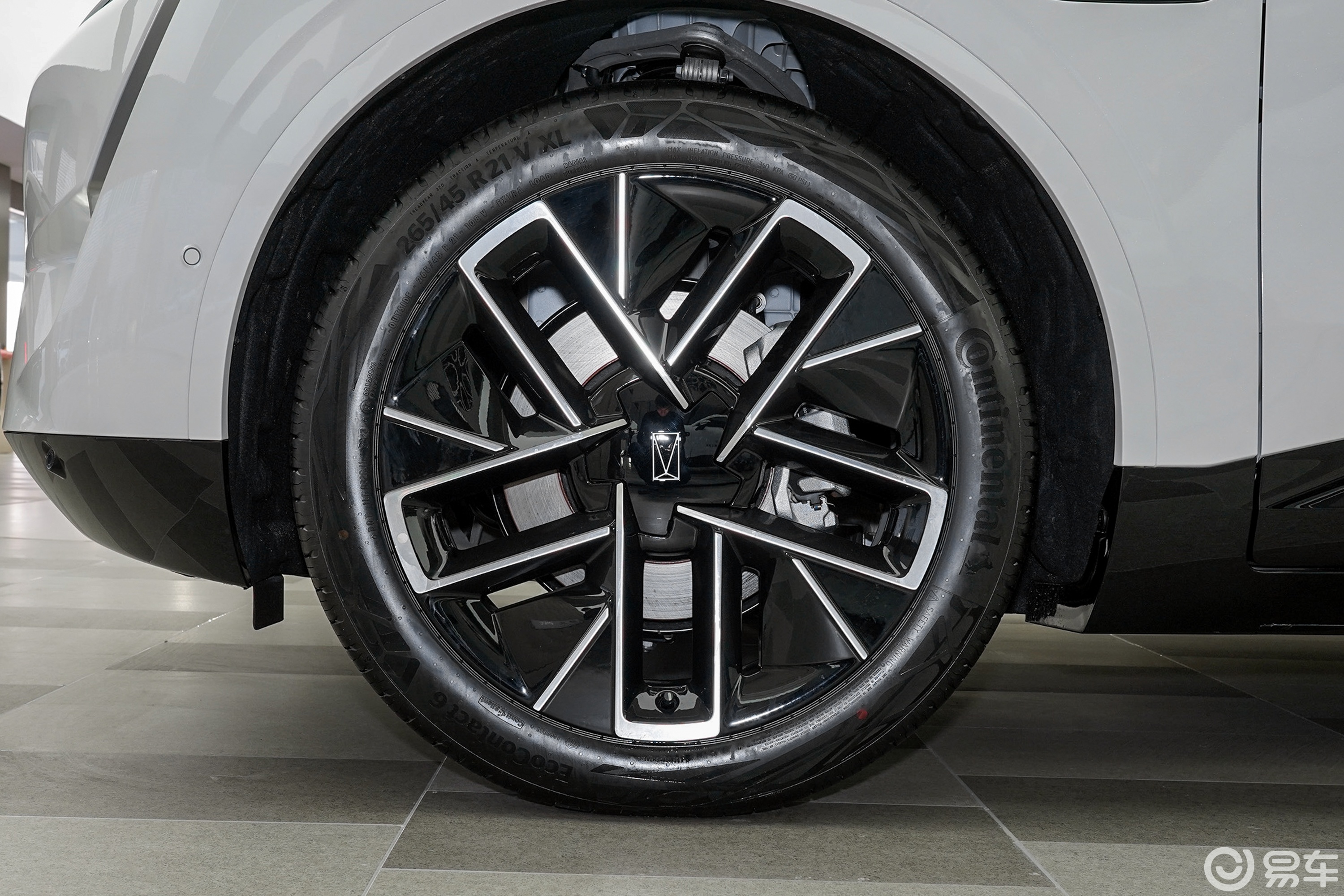 【阿维塔11鸿蒙版 630km 后驱版 5座前轮毂造型图片-汽车图片大全】-易车