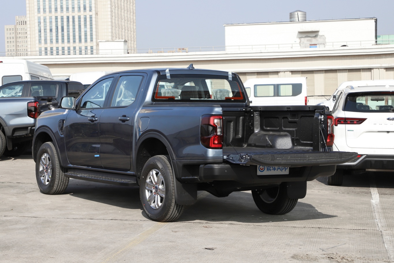 【游骑侠Ranger2.3T 手动四驱山林版 汽油后备厢开启45度侧拍图片-汽车图片大全】-易车