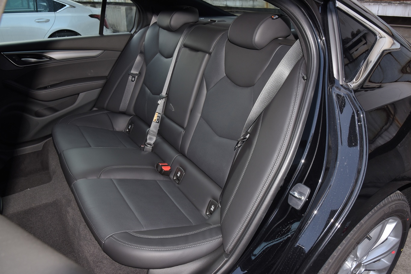 【凯迪拉克CT528T 豪华型Pro后排座椅图片-汽车图片大全】-易车