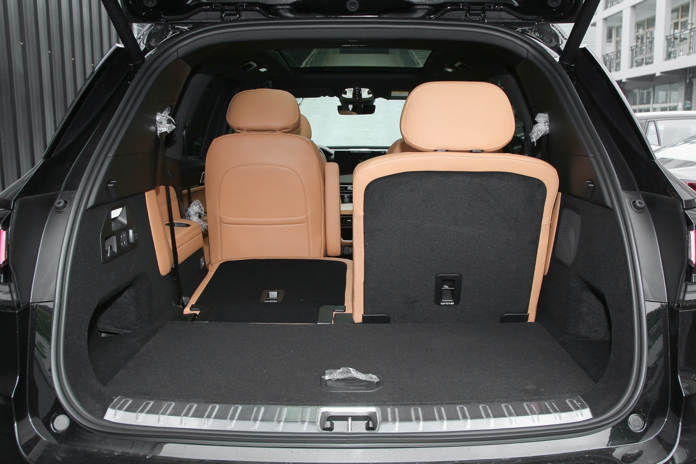 【领克09 EM-PEM-P 2.0T 190km Halo 6座后备厢图片-汽车图片大全】-易车