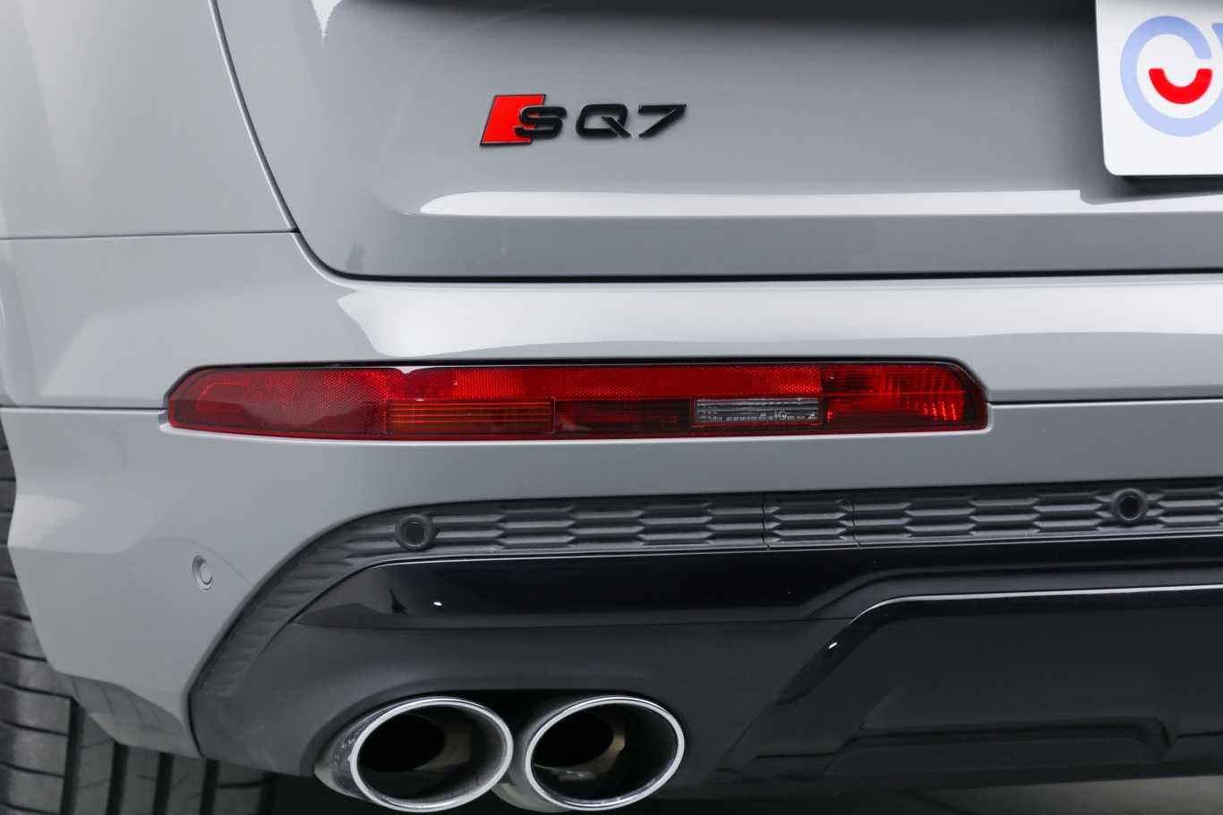 【奥迪SQ74.0T 暗夜骑士版外观细节图片-汽车图片大全】-易车