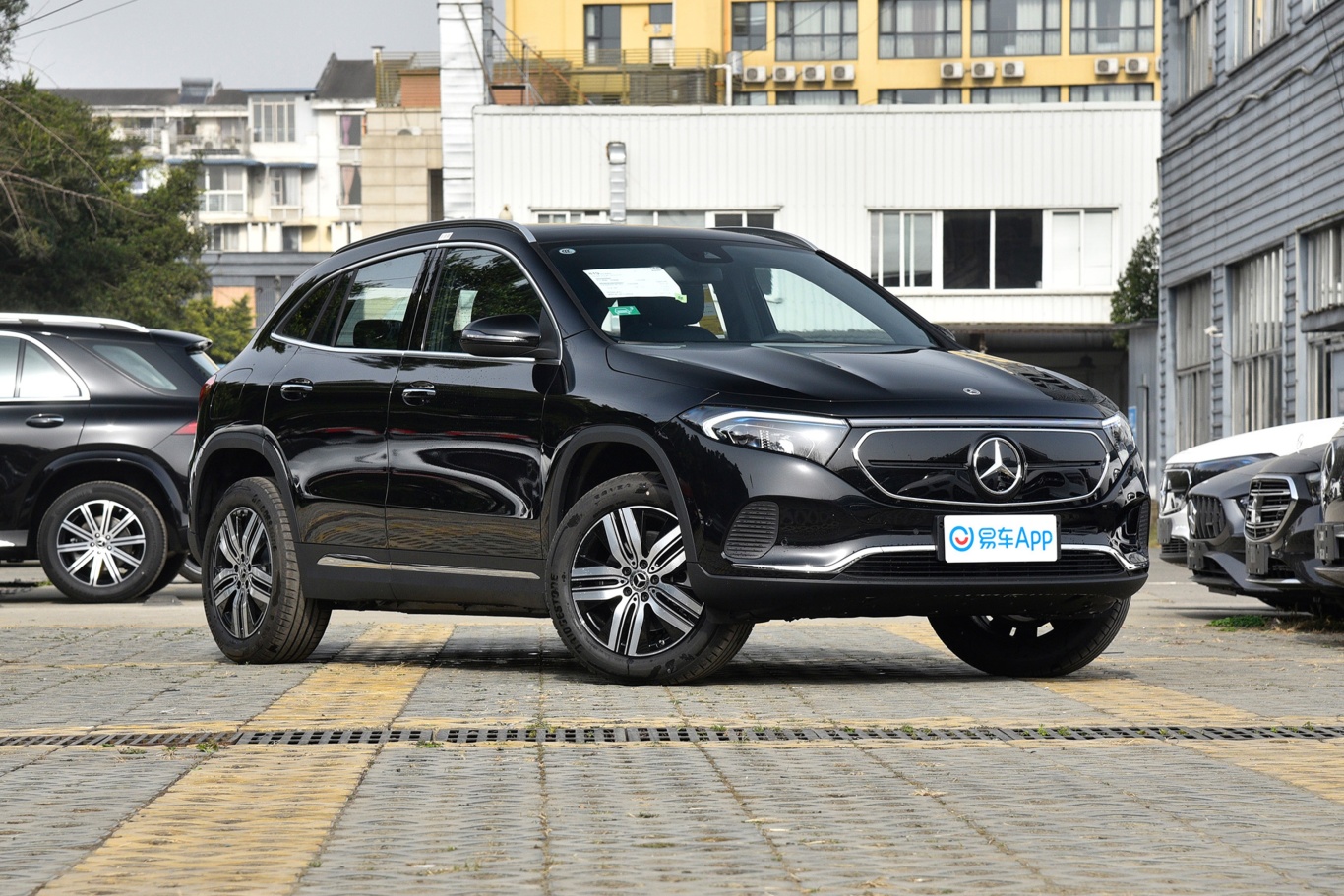 【奔驰EQA改款 EQA 260侧前45度车头向右水平图片-汽车图片大全】-易车