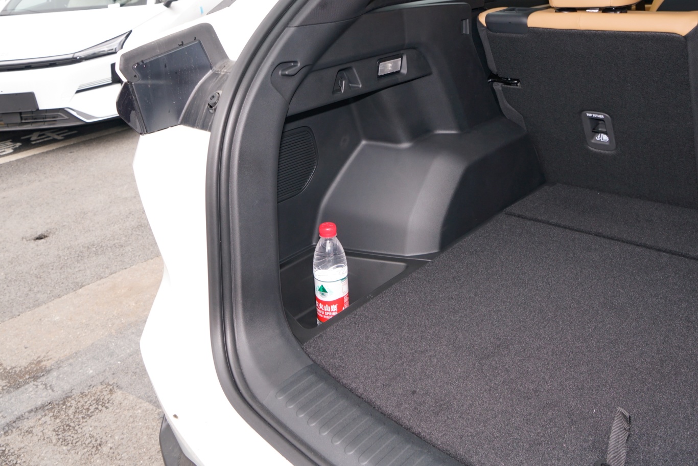 【银河L7龙腾版 1.5T 115km PLUS后备厢图片-汽车图片大全】-易车