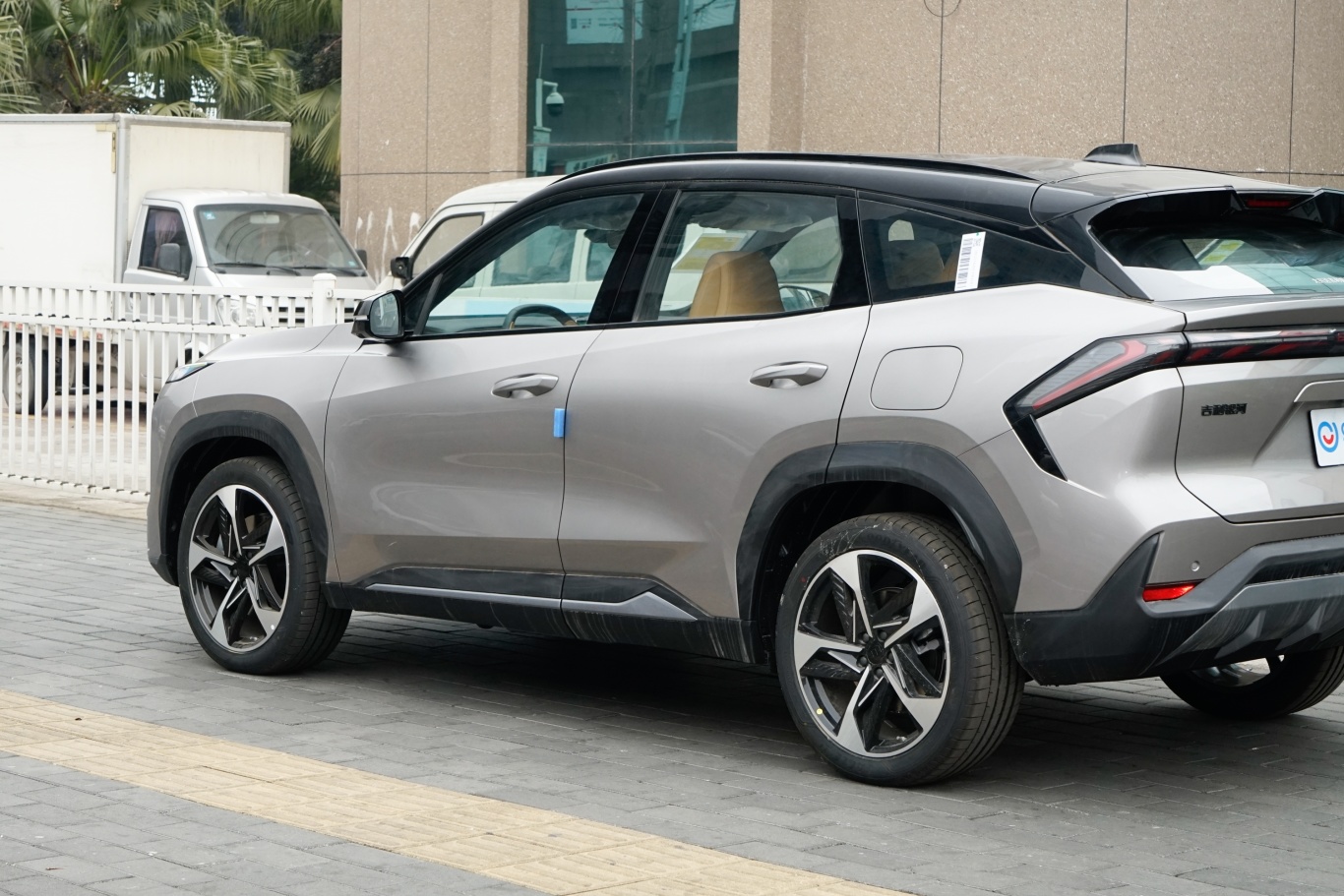 【银河L7龙腾版 1.5T 115km 星舰外观细节图片-汽车图片大全】-易车