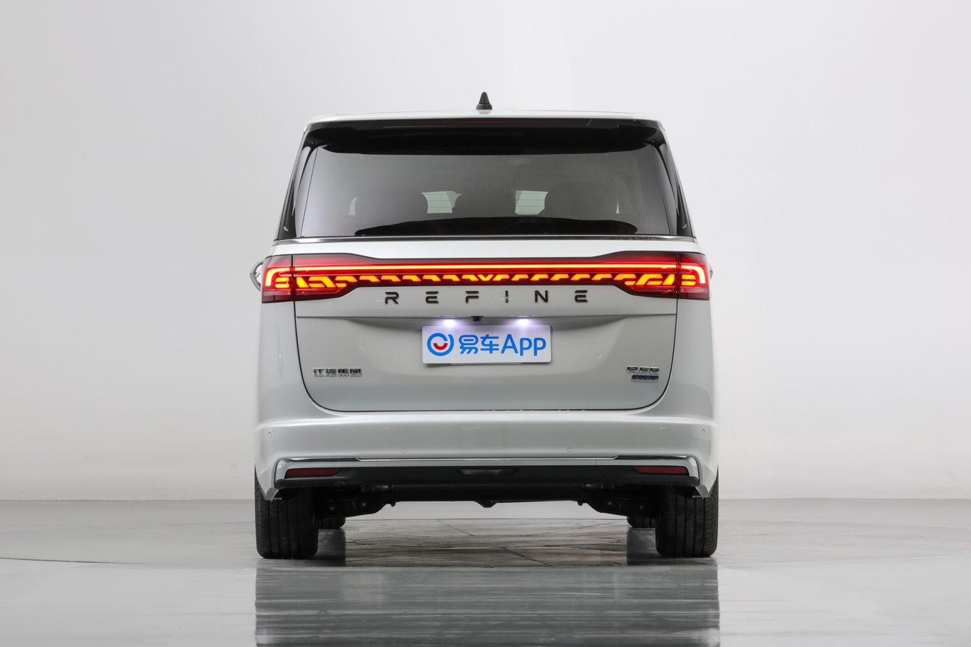 【瑞风RF8 PHEV智聆版 1.5T 150km 旗舰型正后水平图片-汽车图片大全】-易车