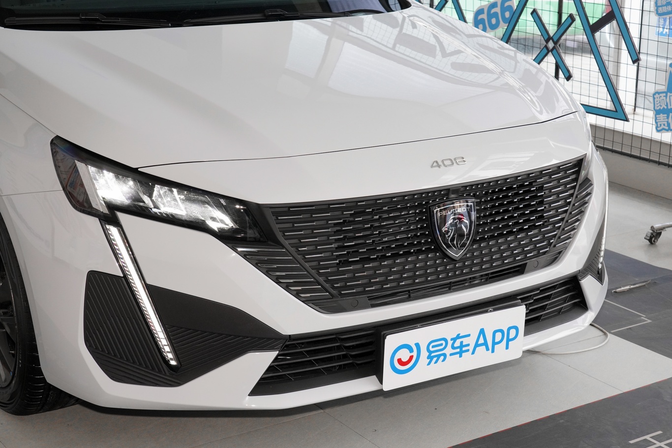 【标致408龘龘款 360THP 罗曼尼版前格栅侧俯拍图片-汽车图片大全】-易车