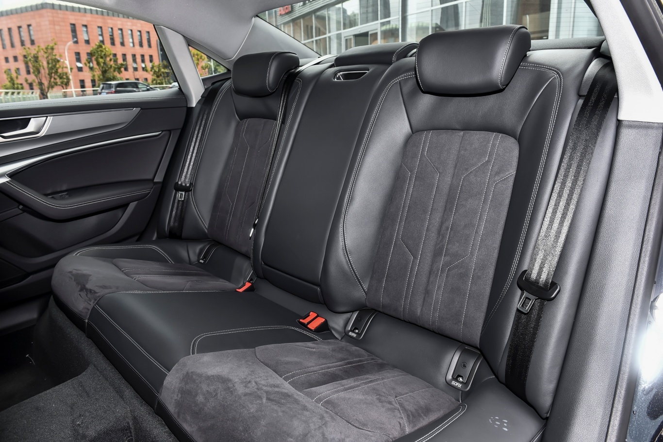 【奥迪A7L45 TFSI 豪华型后排座椅图片-汽车图片大全】-易车