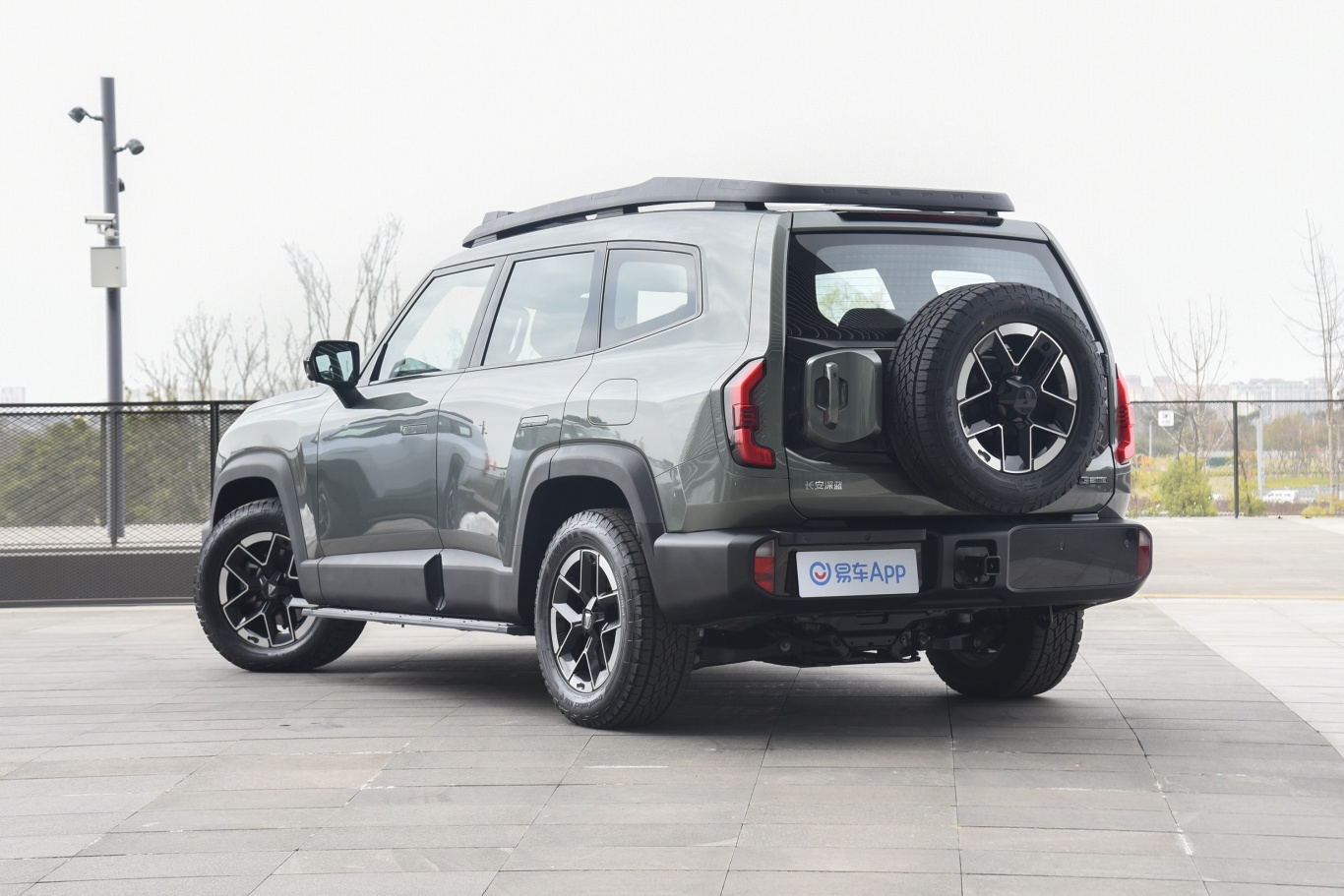 【深蓝G318174km 四驱空悬版侧后45度车头向左水平图片-汽车图片大全】-易车