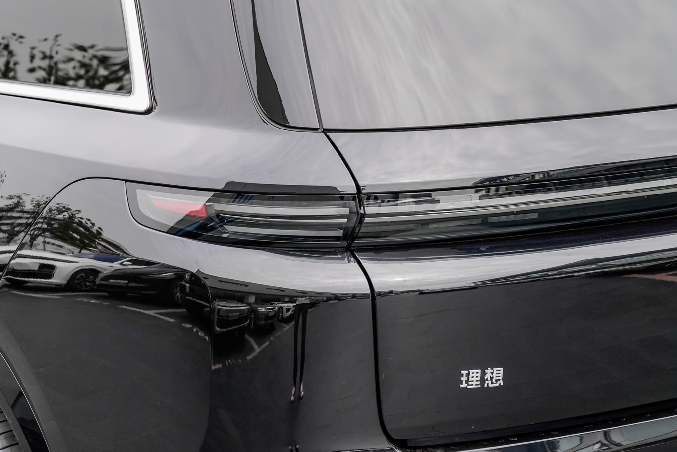 【理想L8L8 Max尾灯侧45度俯拍图片-汽车图片大全】-易车