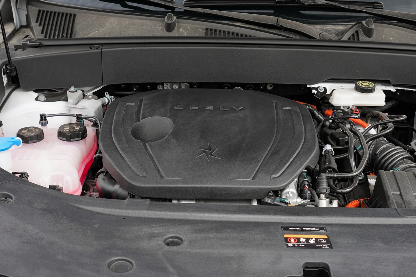 【银河L7龙腾版 1.5T 55km PRO发动机特写图片-汽车图片大全】-易车