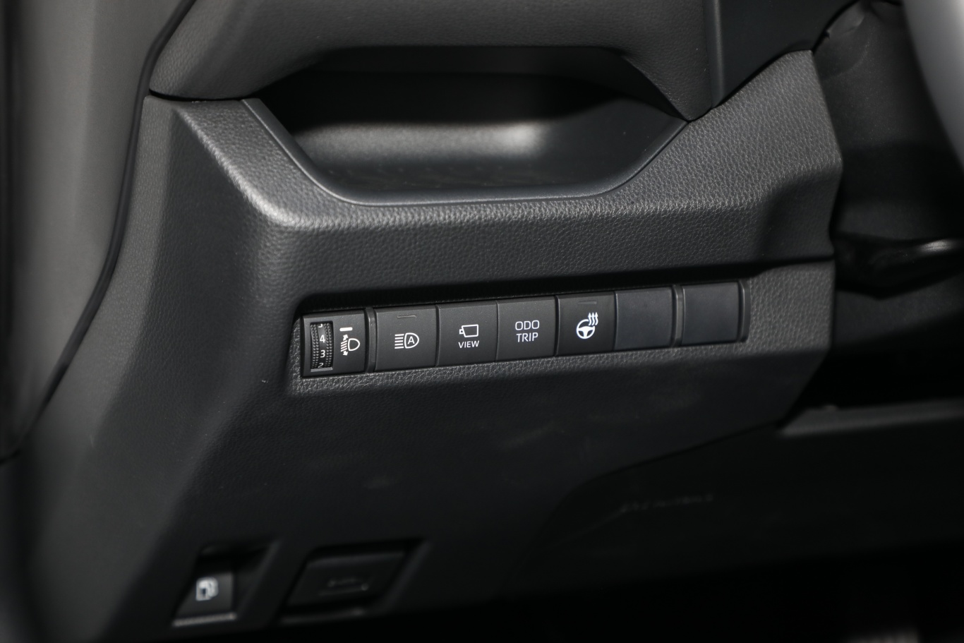 【威兰达 插电混动高性能版 2.5L 78km 两驱劲擎版主驾驶位图片-汽车图片大全】-易车