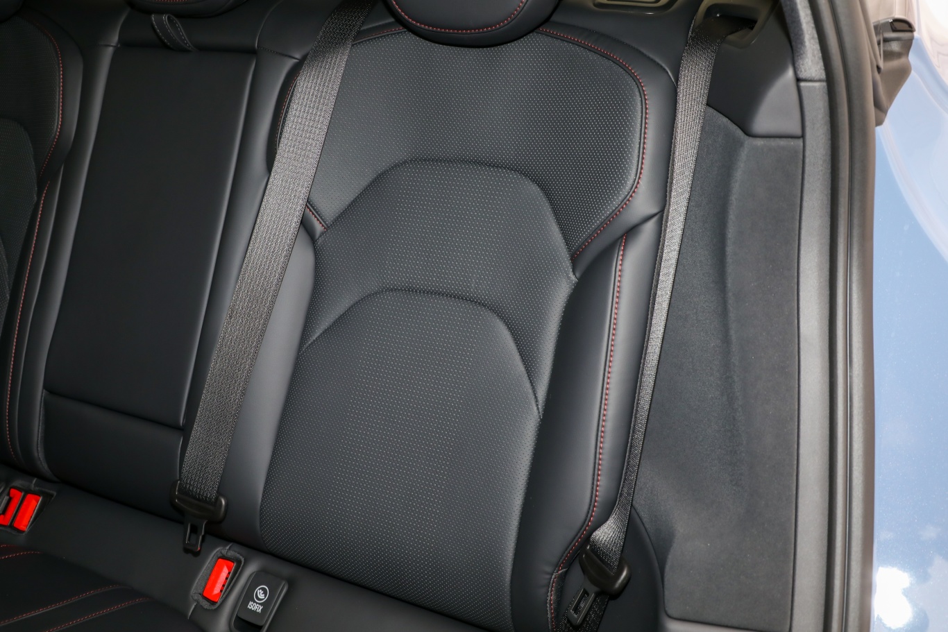 【小米SU7700km 后驱标准长续航版后排空间图片-汽车图片大全】-易车