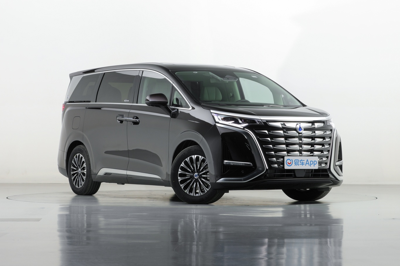 【腾势D9DM-i 1.5T 185km PIONEER 四驱创领型 4座侧前45度车头向右水平图片-汽车图片大全】-易车