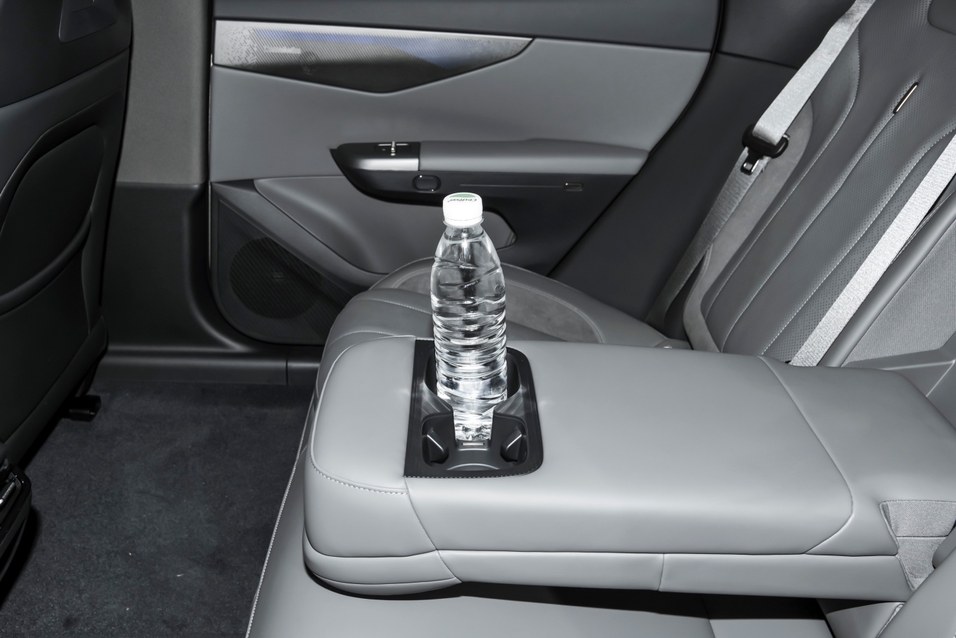 【领克07 EM-PEM-P 1.5T 126km 长续航Halo后排(第二排)杯架图片-汽车图片大全】-易车