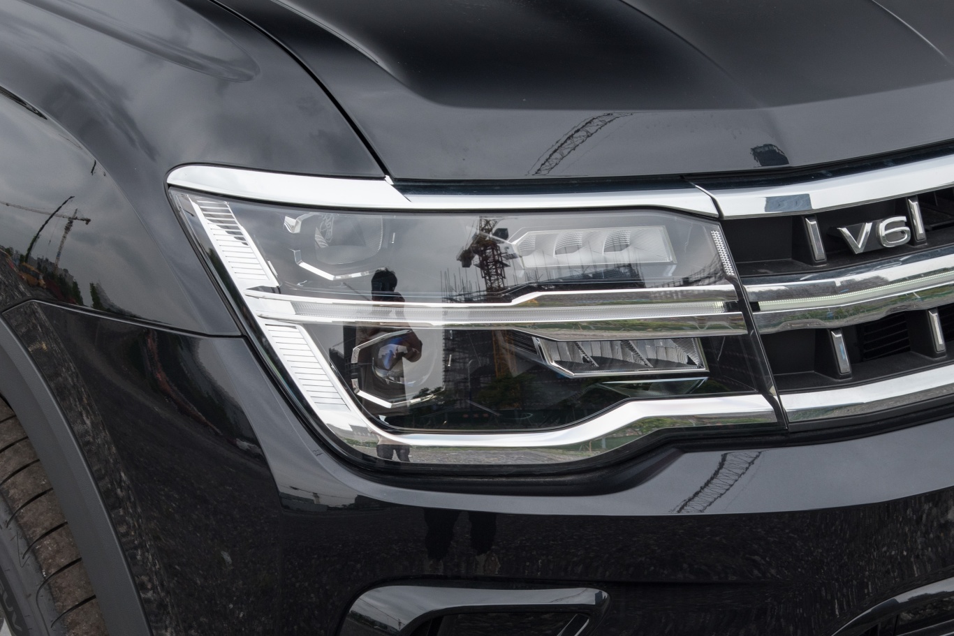 【途昂出众款 530 V6 四驱龙耀版大灯侧45度俯拍图片-汽车图片大全】-易车