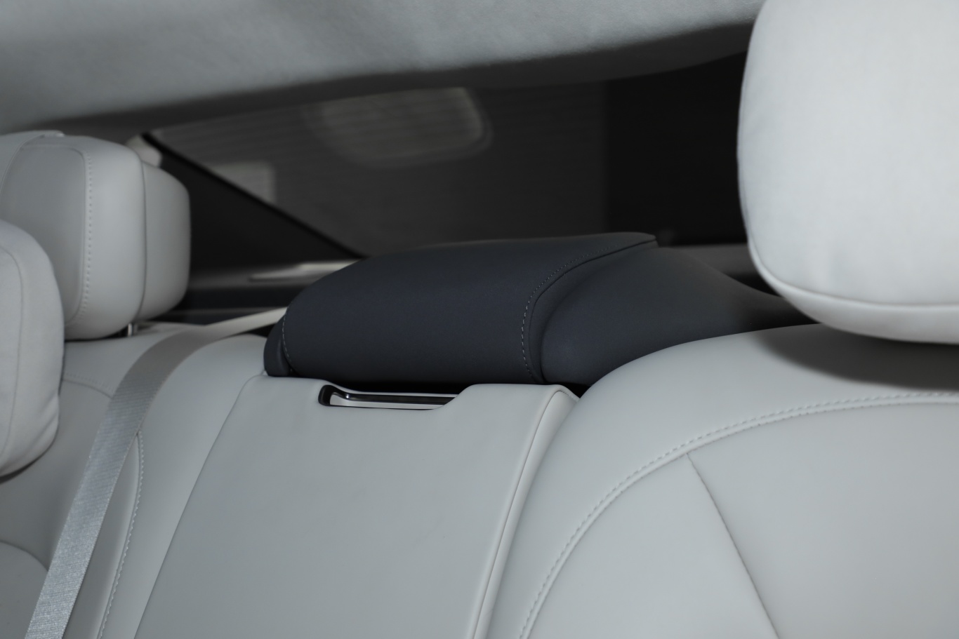 【蔚来ET7520km 行政签名版 75kWh后排空间图片-汽车图片大全】-易车