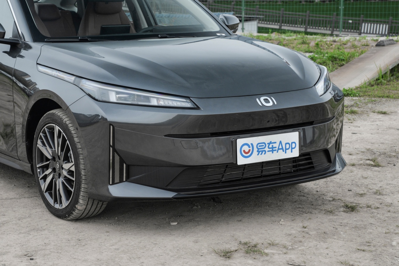 【长安启源A05真香版 1.5L 145km 超越型前格栅侧俯拍图片-汽车图片大全】-易车