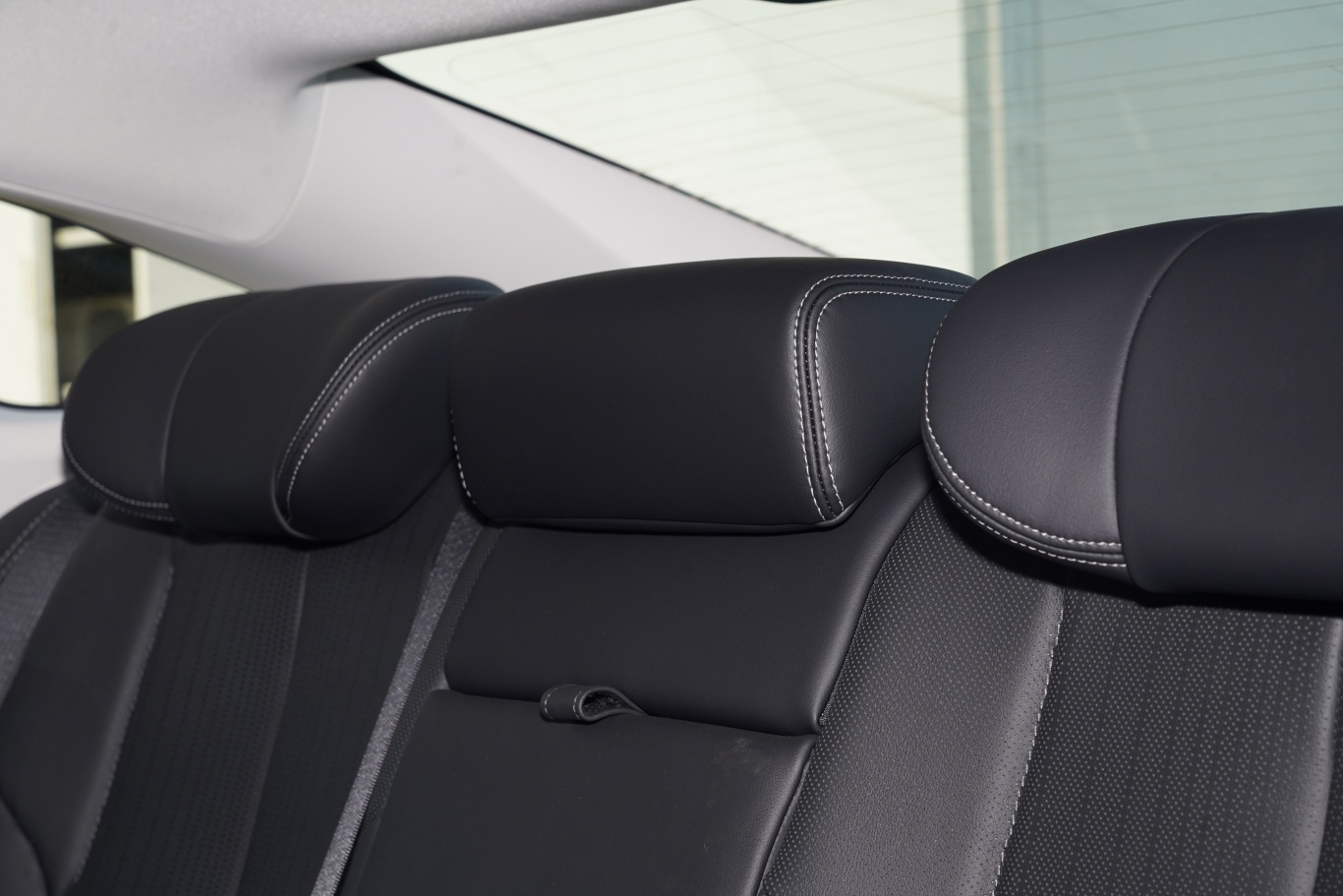 【君越28T 越尊版后排空间图片-汽车图片大全】-易车