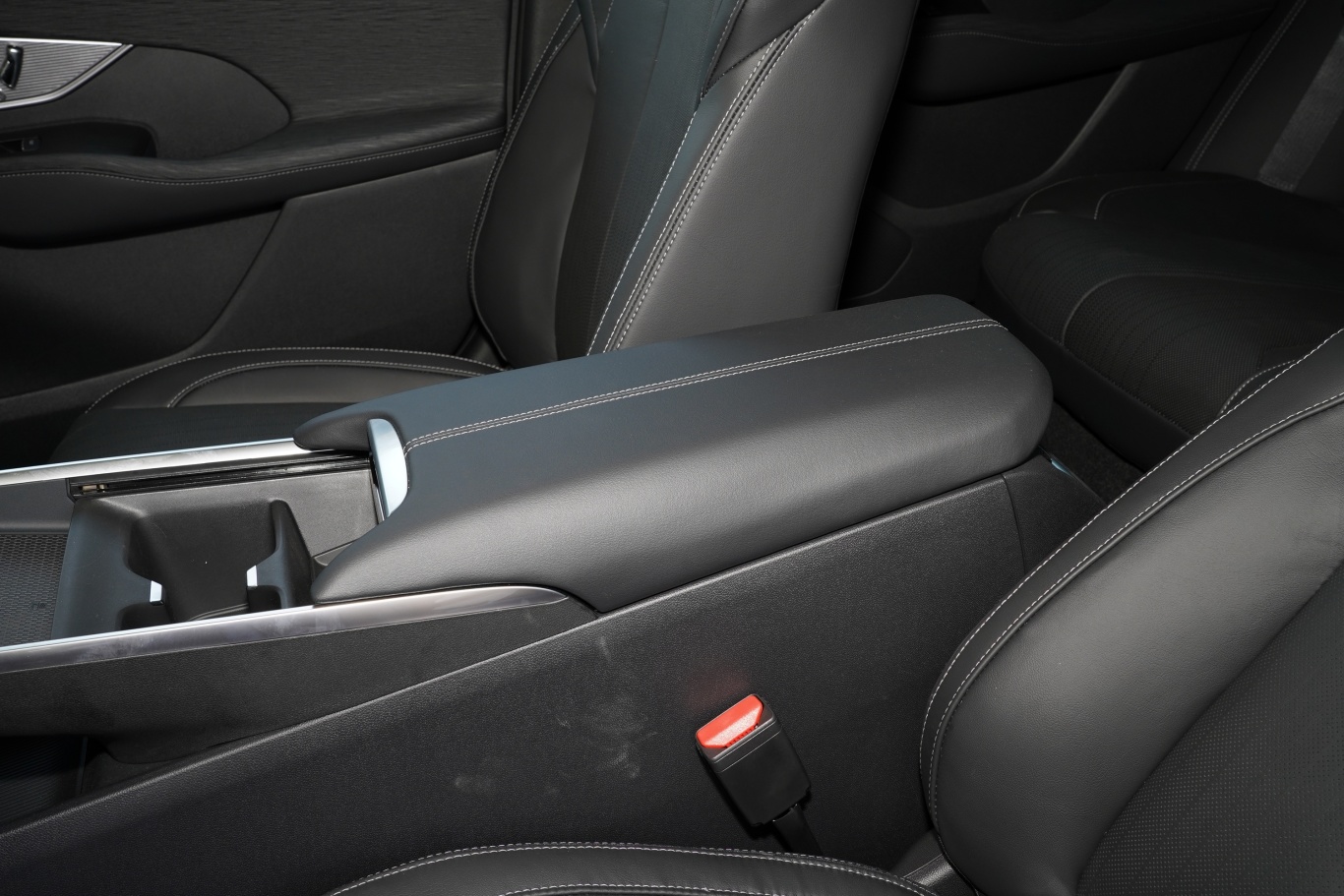 【君越28T 越尊版前排中央扶手图片-汽车图片大全】-易车