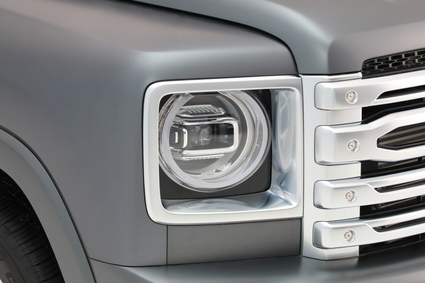 【哈弗H92.0T 极境版 7座 汽油大灯侧45度俯拍图片-汽车图片大全】-易车