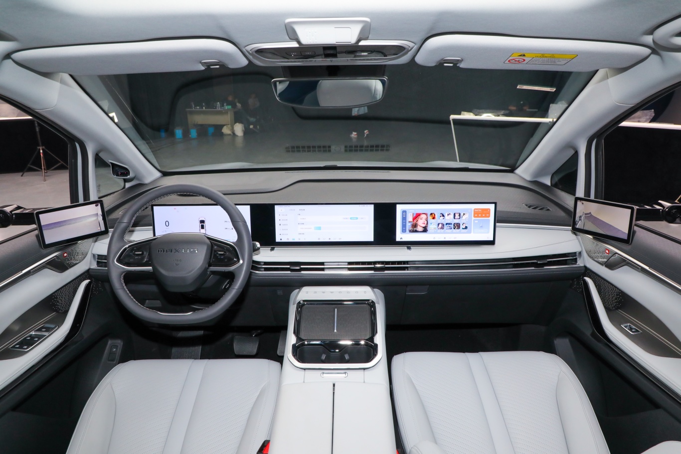 【大家7超混 1.5T 230km 超长续航旗舰版 7座内饰全景正拍图片-汽车图片大全】-易车