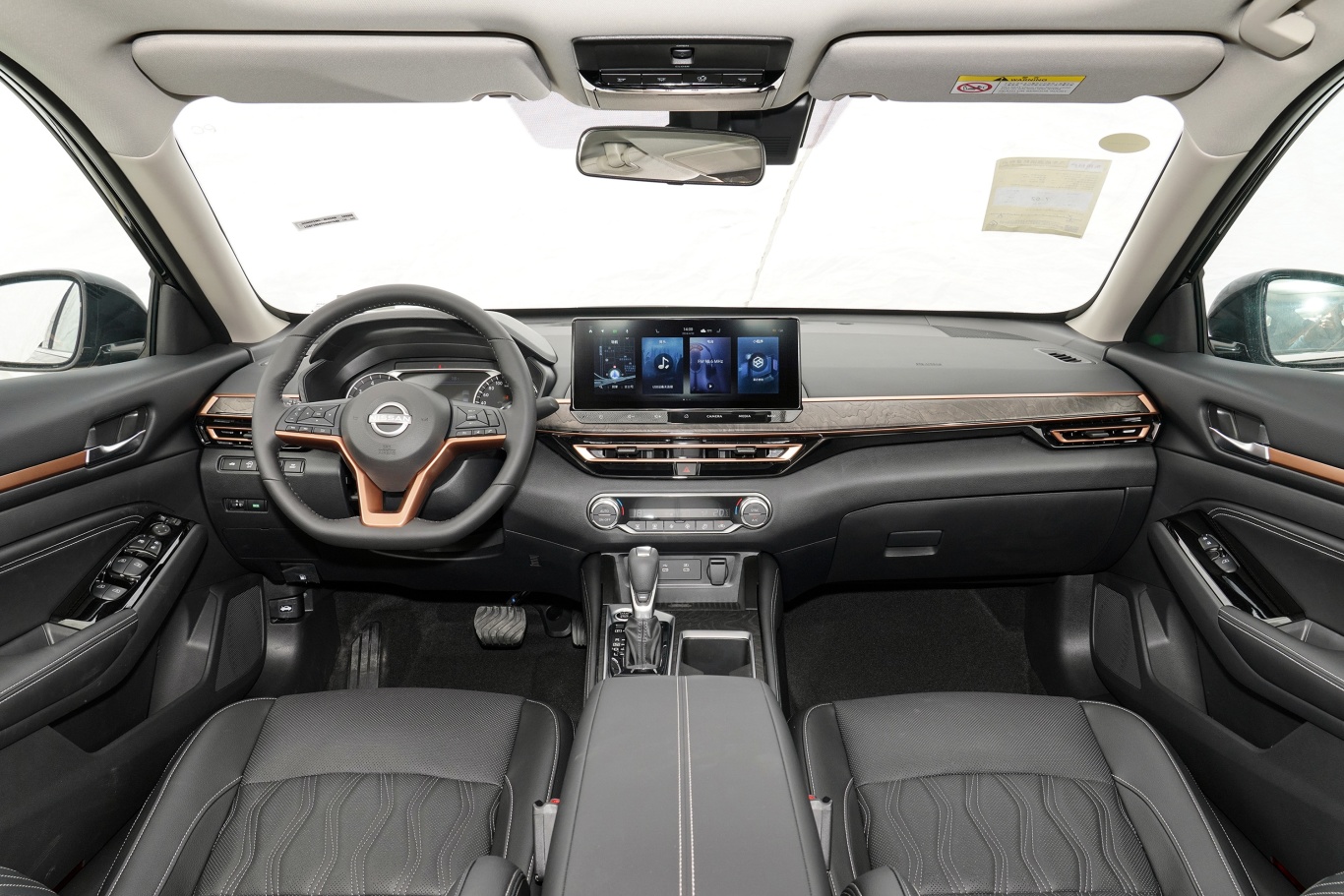 【天籁2.0L SV 黑金版内饰全景正拍图片-汽车图片大全】-易车