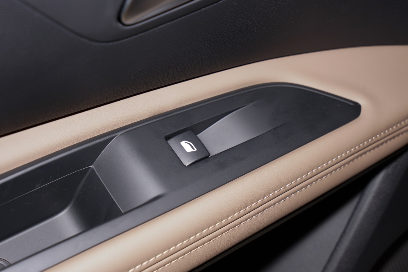 【标致5008改款 400THP 旗舰荣耀版 7座后车窗调节图片-汽车图片大全】-易车