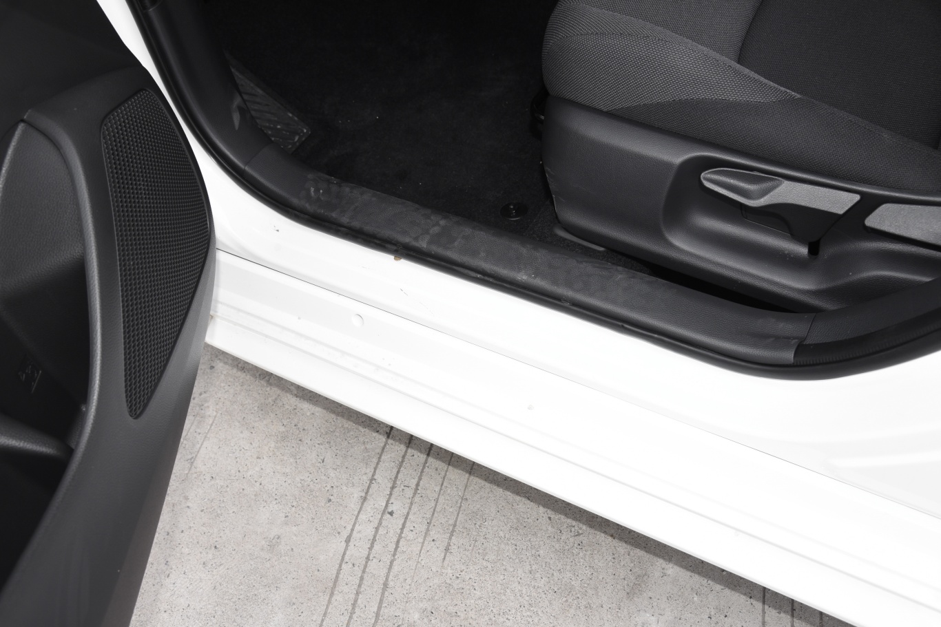 【雷凌185T 豪华版前排迎宾踏板图片-汽车图片大全】-易车