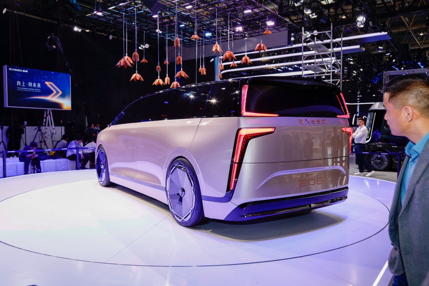 【星纪元 E08标准版外观图片-汽车图片大全】-易车