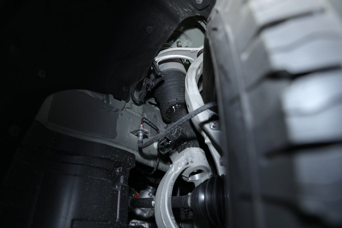 【深蓝G318174km 四驱空悬版左侧前悬架图片-汽车图片大全】-易车