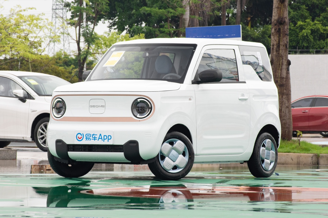 【熊猫改款 熊猫mini 200km 龙腾版侧前45度车头向左水平图片-汽车图片大全】-易车