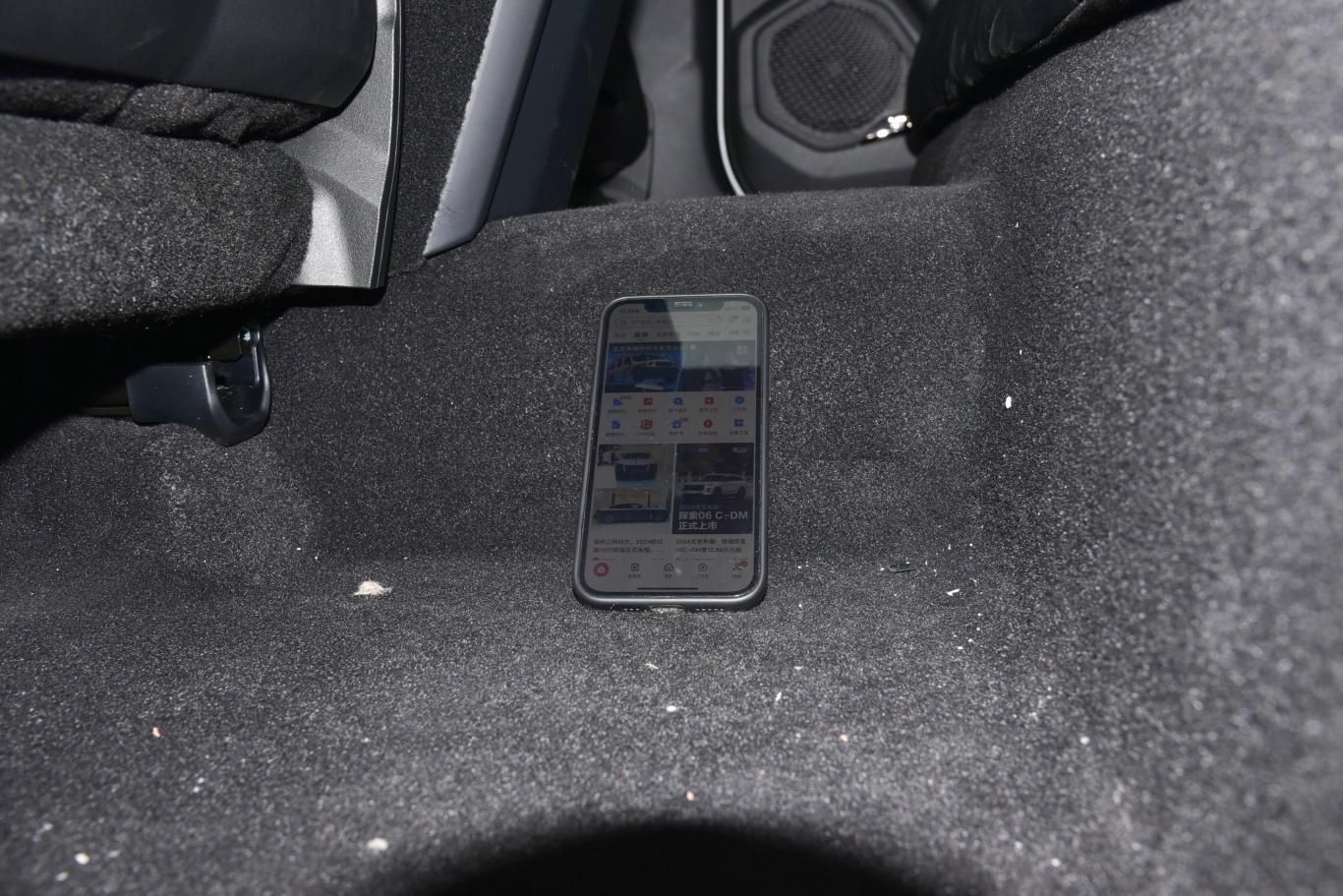 【领克012.0T 四驱劲Halo后排地板中间位置图片-汽车图片大全】-易车