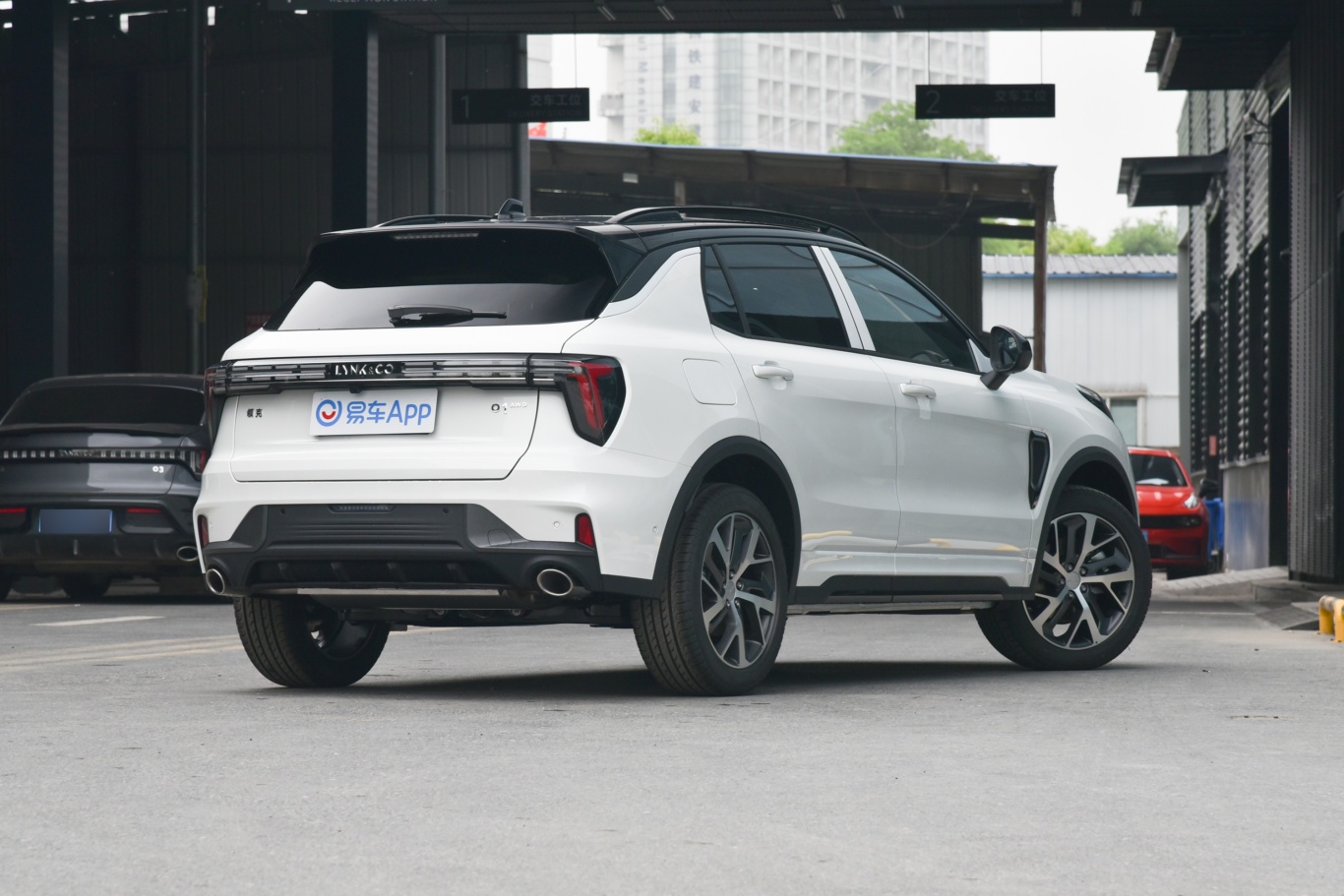 【领克012.0T 四驱劲Halo侧后45度车头向右水平图片-汽车图片大全】-易车