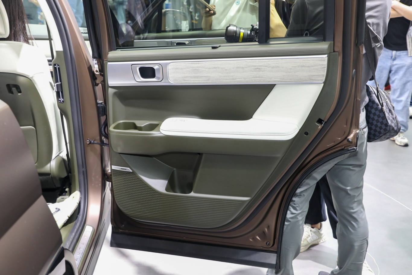 【胜达2.0T 四驱鉴赏家Ultra 6座空间图片-汽车图片大全】-易车