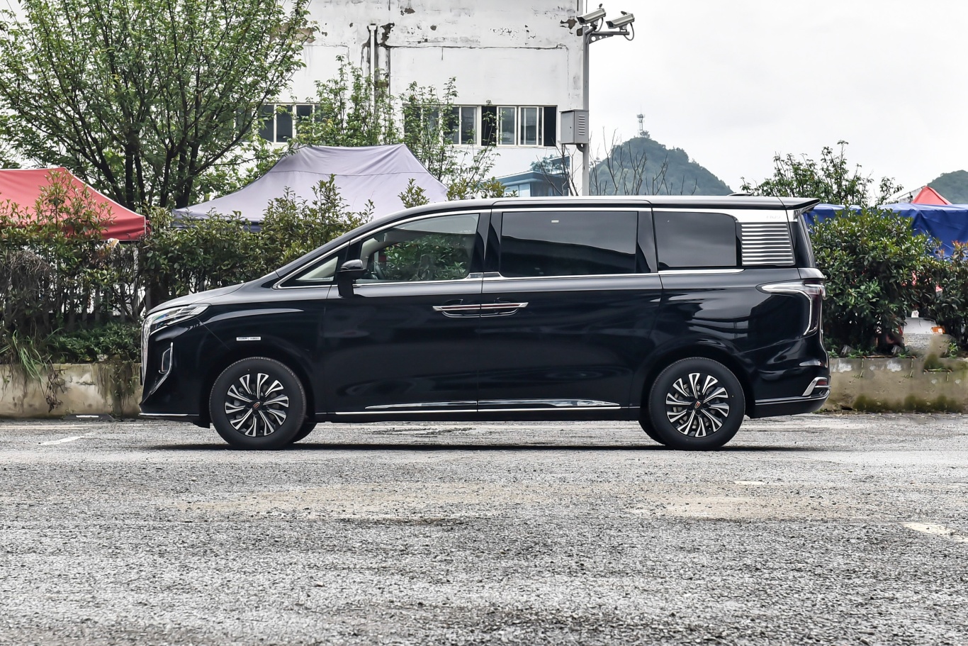 【红旗HQ92.0T 公务版正侧车头向左水平图片-汽车图片大全】-易车