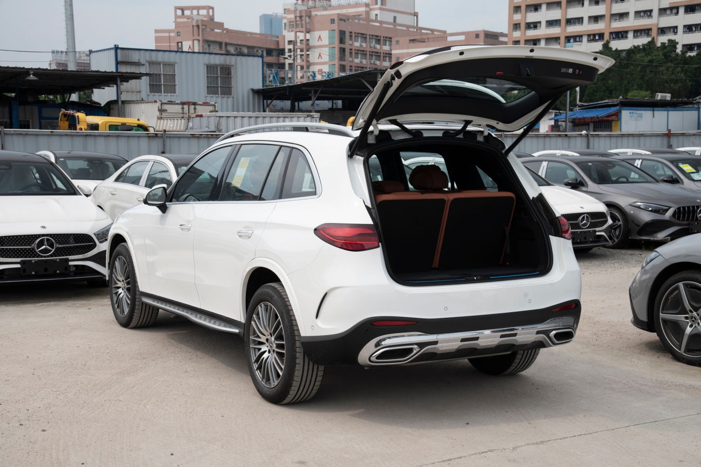 【奔驰GLC改款 GLC 300 L 4MATIC 动感型 7座后备厢开启45度侧拍图片-汽车图片大全】-易车