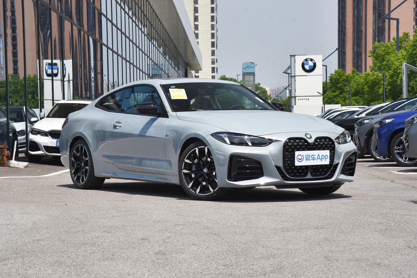 【宝马4系双门轿跑车 430i M运动曜夜套装侧前45度车头向右水平图片-汽车图片大全】-易车