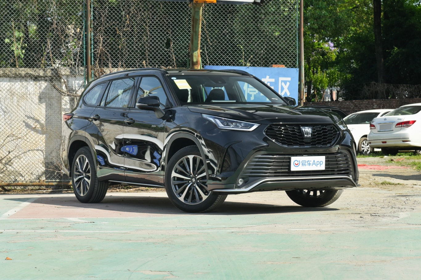 【皇冠陆放HEV 2.5L 四驱豪华版侧前45度车头向右水平图片-汽车图片大全】-易车