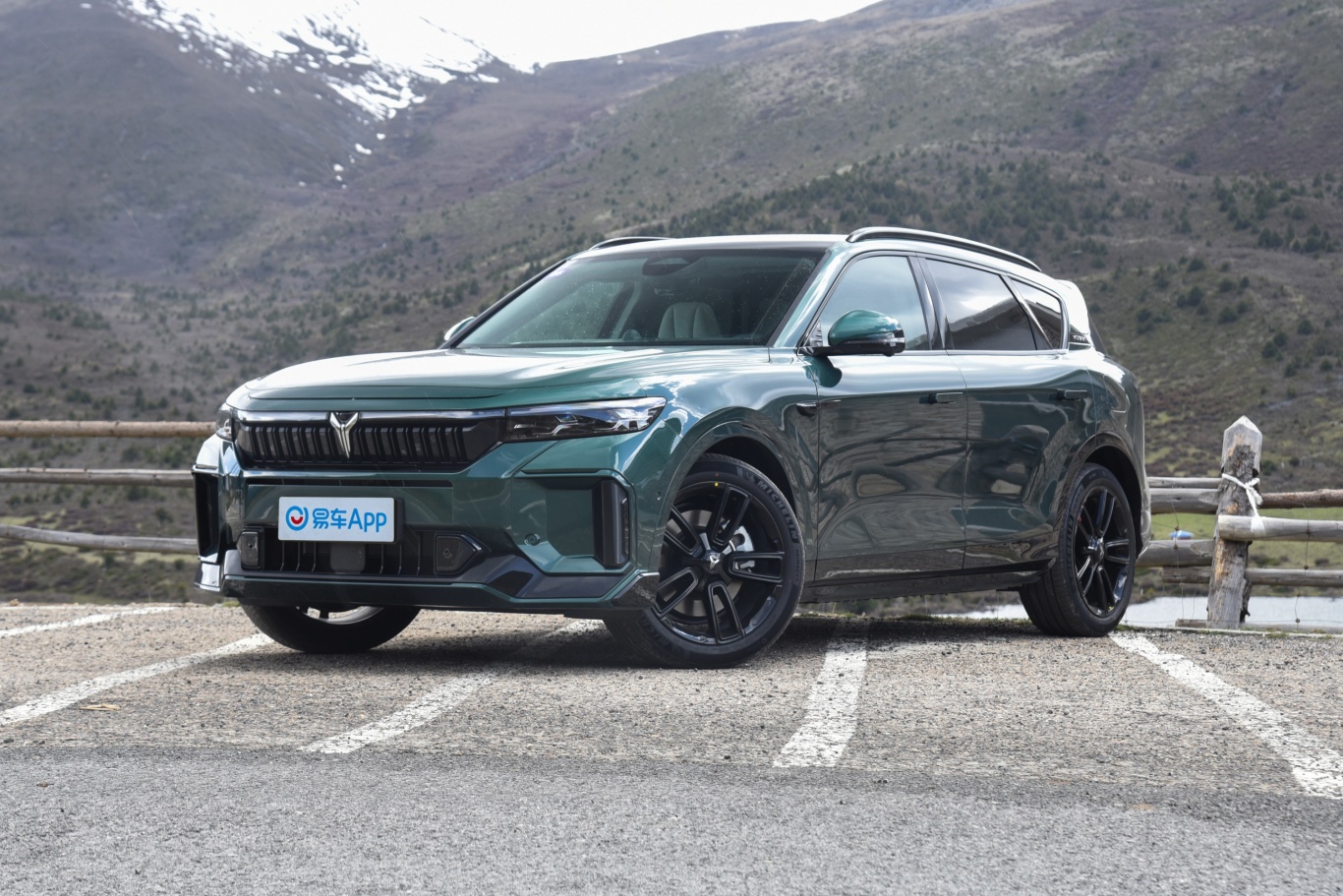 【岚图FREE318 318km 后驱环游版侧前45度车头向左水平图片-汽车图片大全】-易车